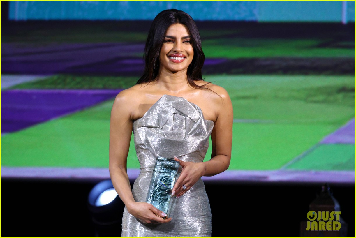 Sarah Jessica Parker, Viola Davis, & More Step Out for Red Sea Film ...