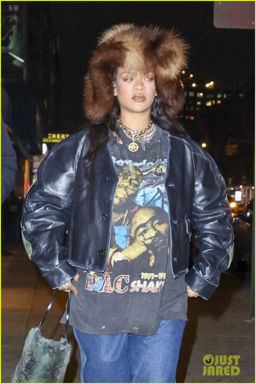 Rihanna Makes a Statement in Stylish Fur Hat During Target Trip: Photo ...