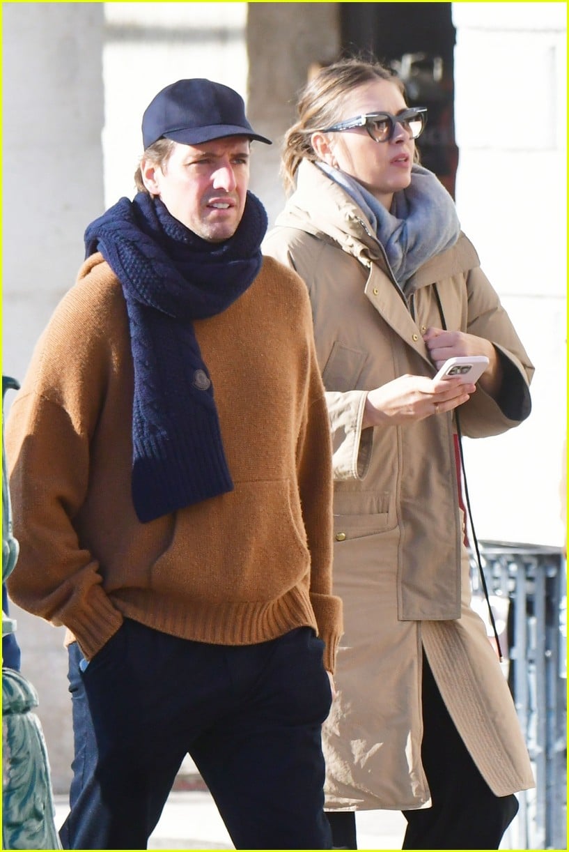 Maria Sharapova & Fiance Alexander Gilkes Bundle Up in Venice While ...