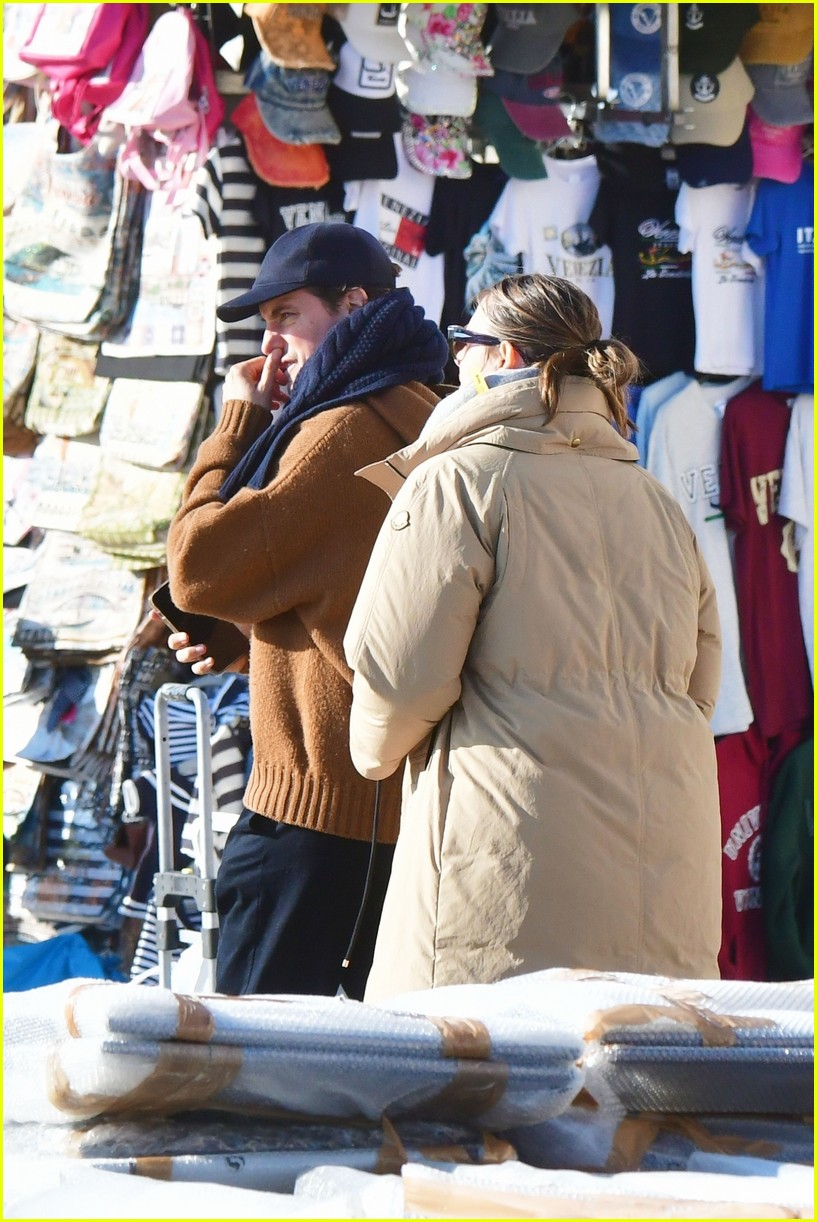 Maria Sharapova & Fiance Alexander Gilkes Bundle Up in Venice While ...