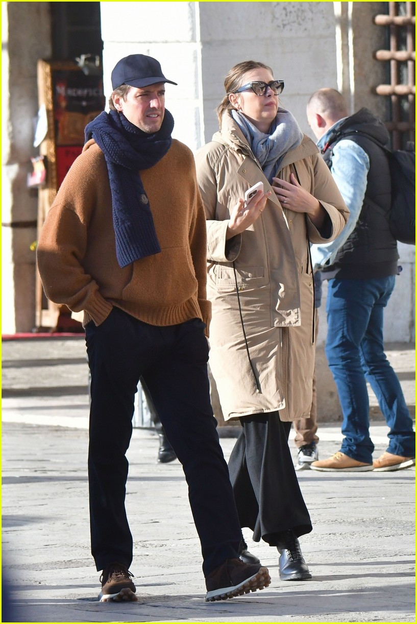 Maria Sharapova & Fiance Alexander Gilkes Bundle Up in Venice While ...