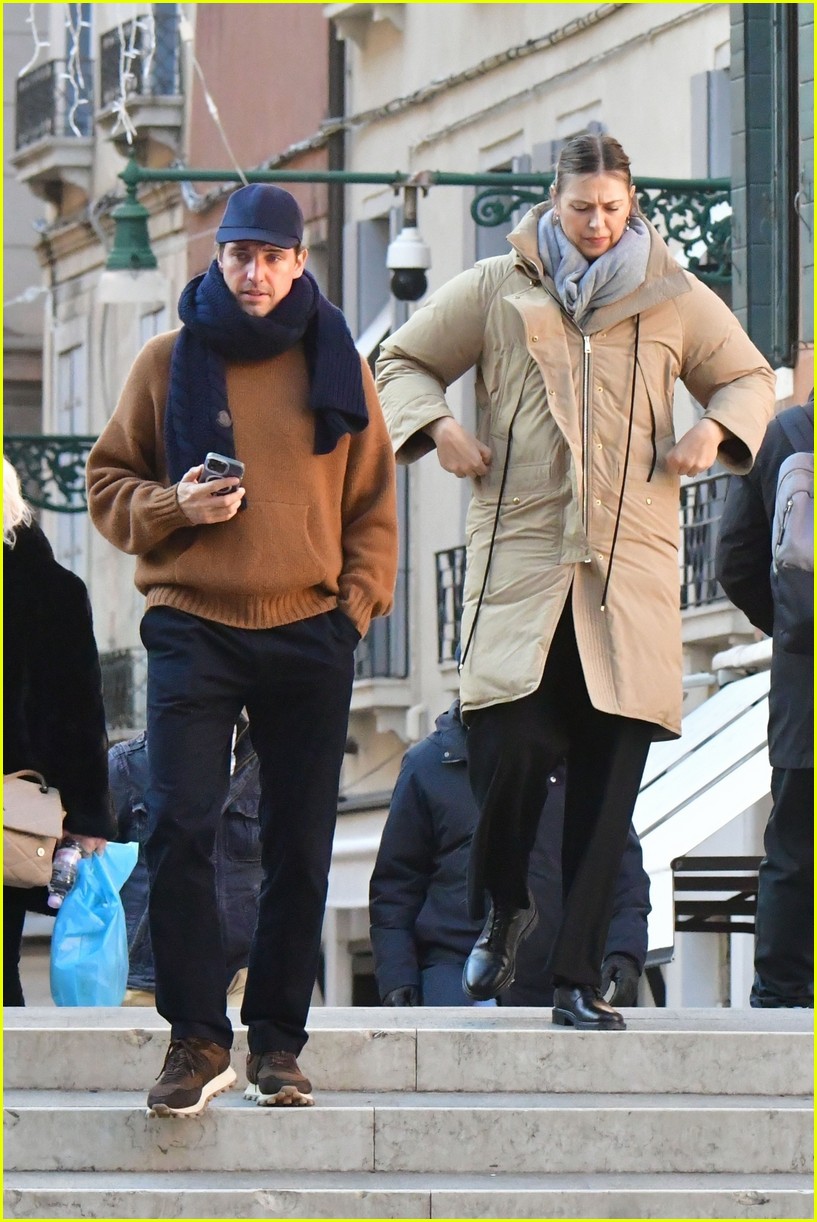 Maria Sharapova & Fiance Alexander Gilkes Bundle Up in Venice While ...