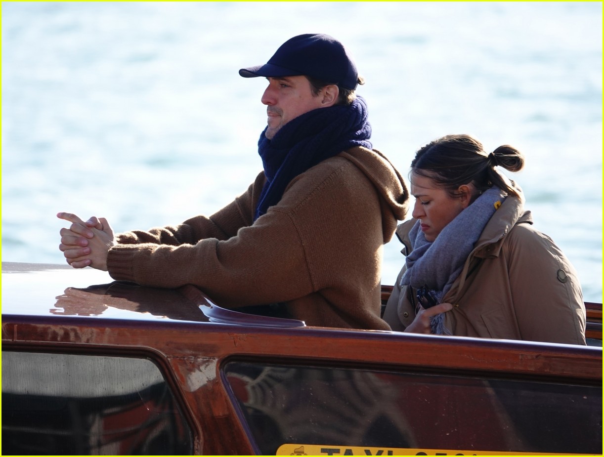 Maria Sharapova & Fiance Alexander Gilkes Bundle Up in Venice While ...