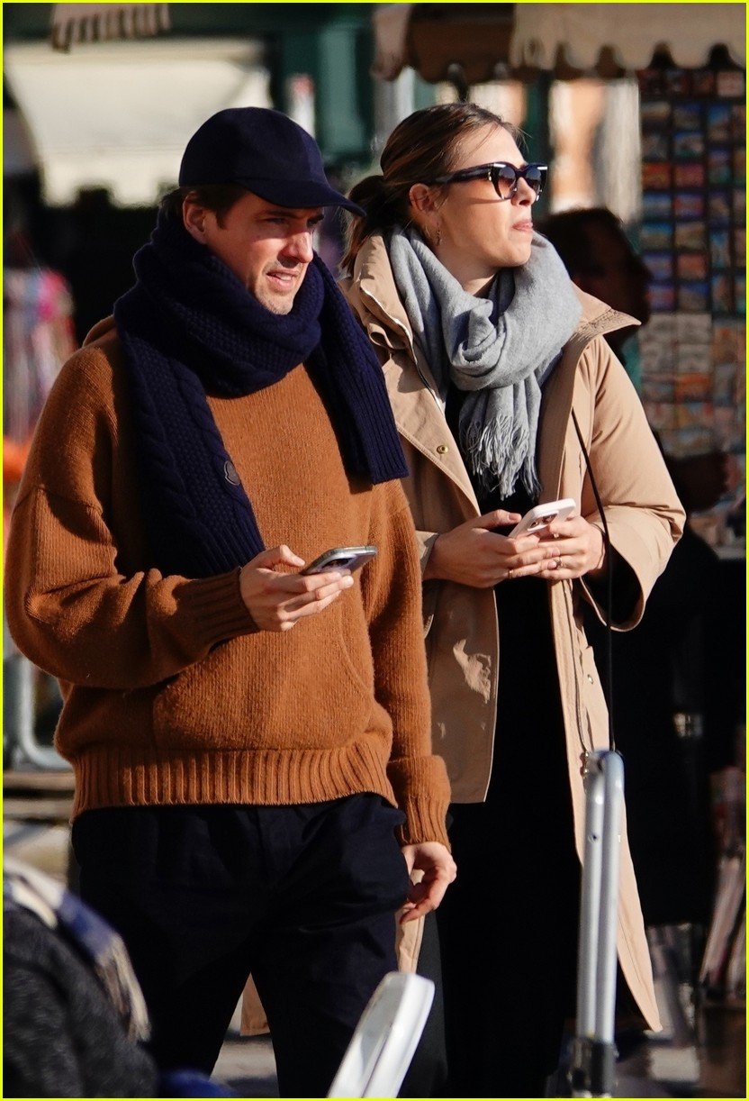 Maria Sharapova & Fiance Alexander Gilkes Bundle Up in Venice While ...