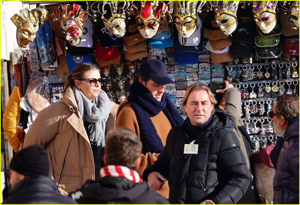 Maria Sharapova & Fiance Alexander Gilkes Bundle Up in Venice While ...