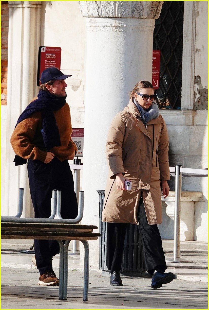 Maria Sharapova & Fiance Alexander Gilkes Bundle Up in Venice While ...