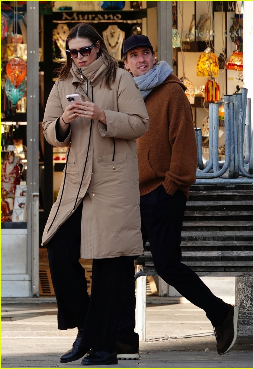 Maria Sharapova & Fiance Alexander Gilkes Bundle Up in Venice While ...