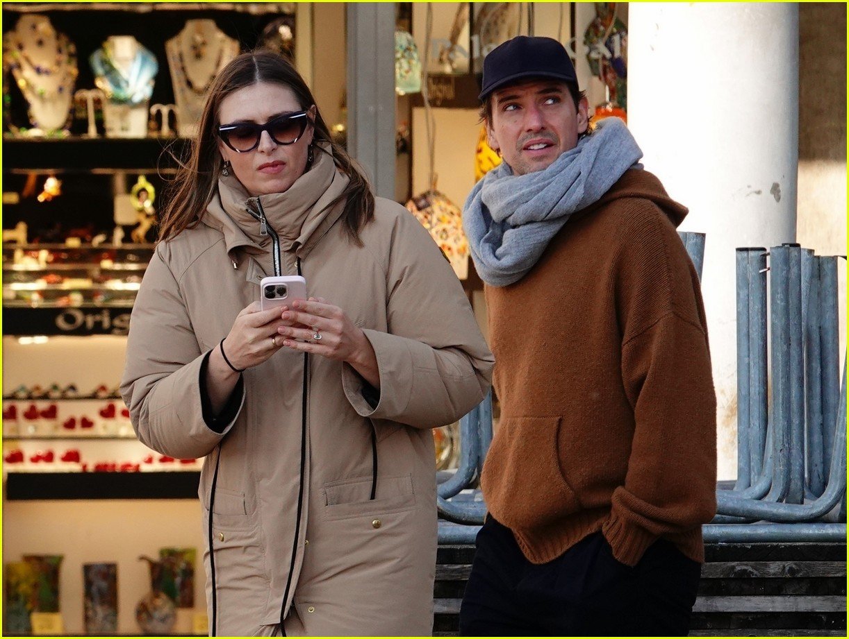 Maria Sharapova & Fiance Alexander Gilkes Bundle Up in Venice While ...
