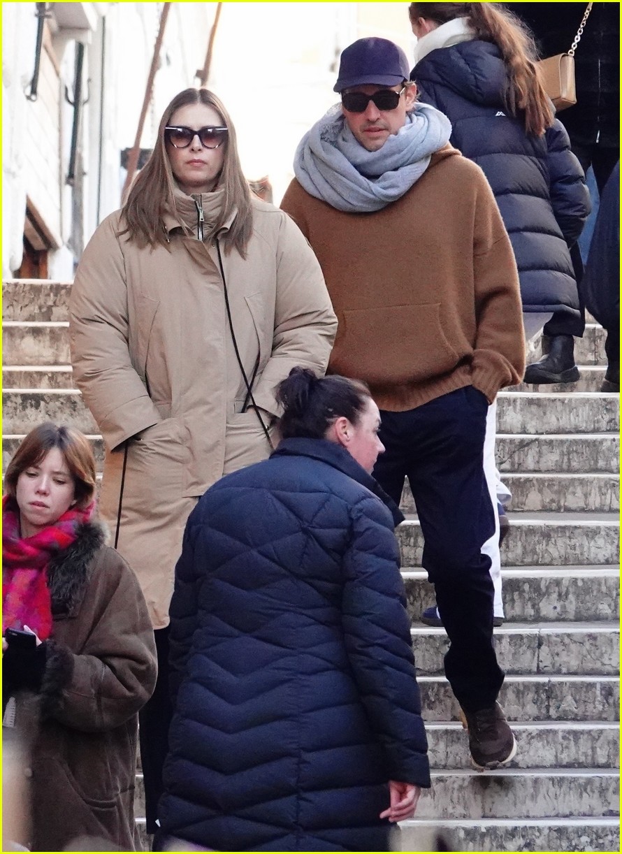 Maria Sharapova & Fiance Alexander Gilkes Bundle Up in Venice While ...