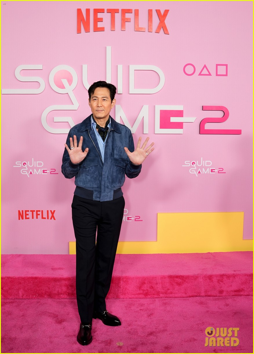 Lee Jung-jae Snaps Group Selfie With 'Squid Game' Co-Stars at Season 2 LA Premiere, Teases 'Many ...