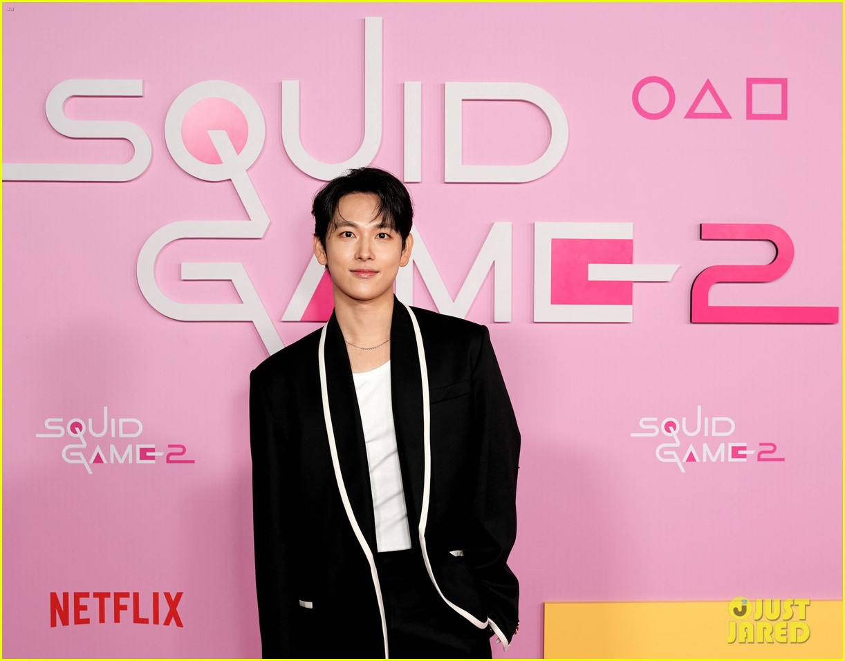 Lee Jung-jae Snaps Group Selfie With 'Squid Game' Co-Stars at Season 2 LA Premiere, Teases 'Many ...