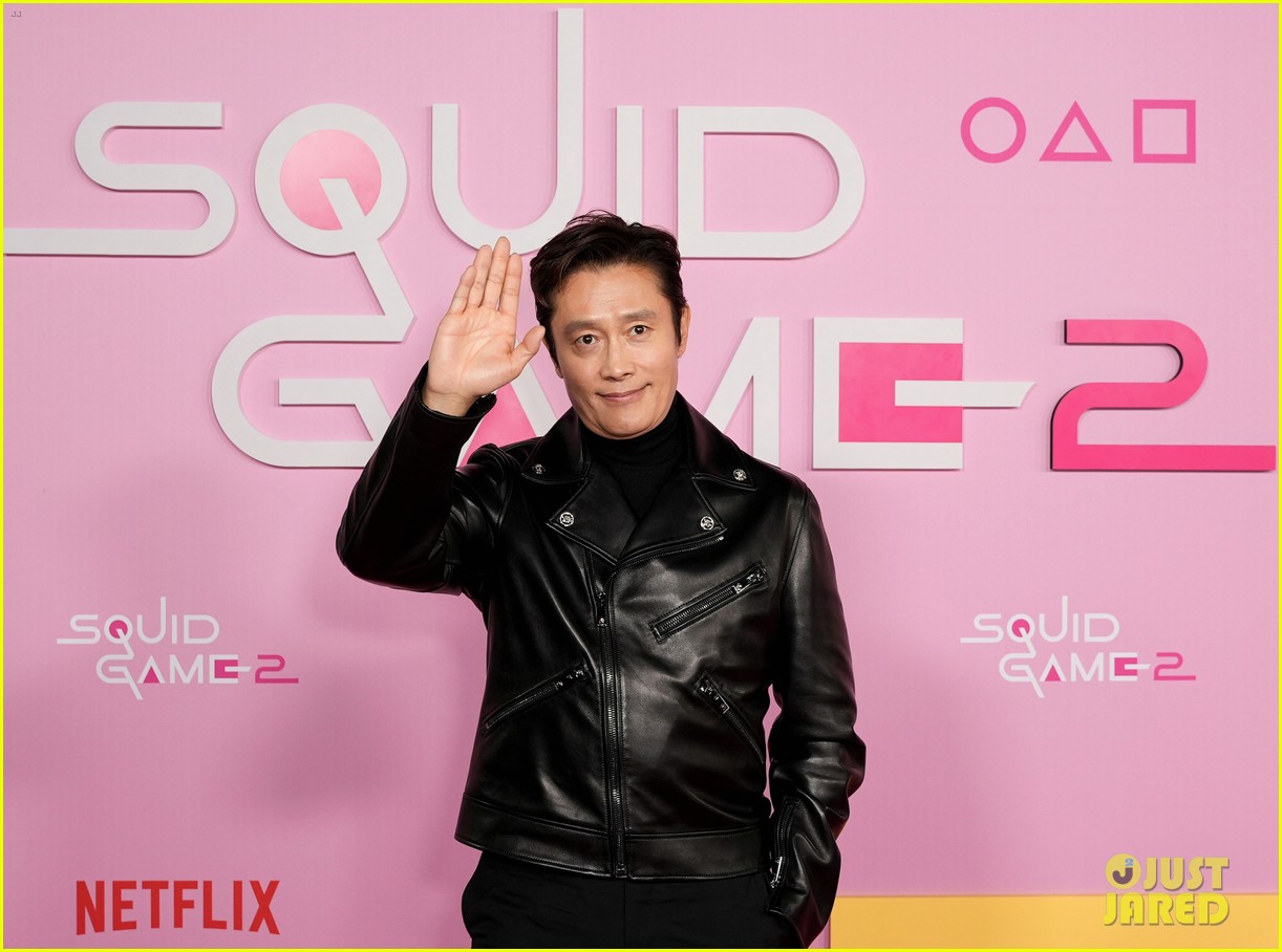 Lee Jung-jae Snaps Group Selfie With 'Squid Game' Co-Stars at Season 2 LA Premiere, Teases 'Many ...
