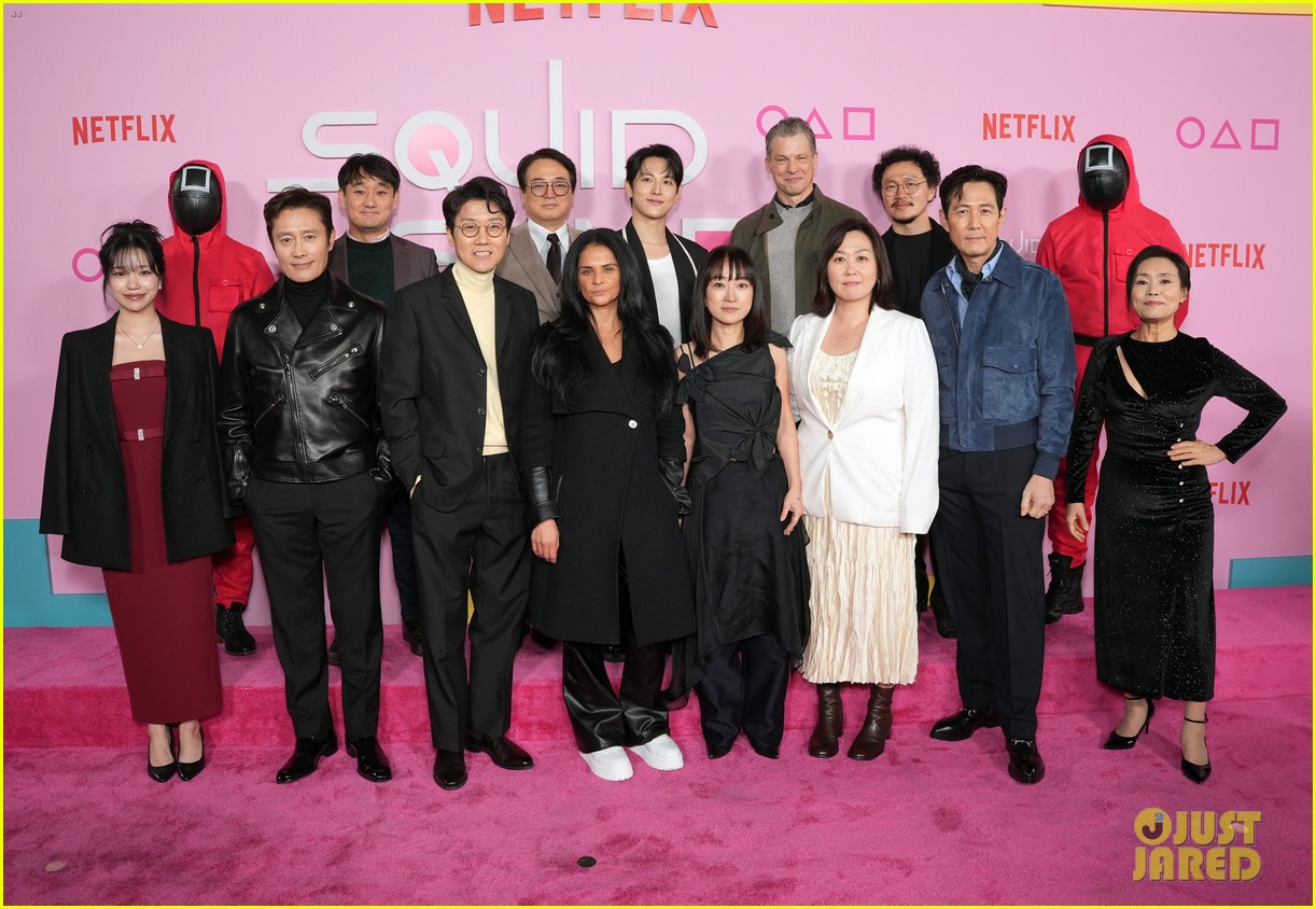 Lee Jung-jae Snaps Group Selfie With 'Squid Game' Co-Stars at Season 2 LA Premiere, Teases 'Many ...