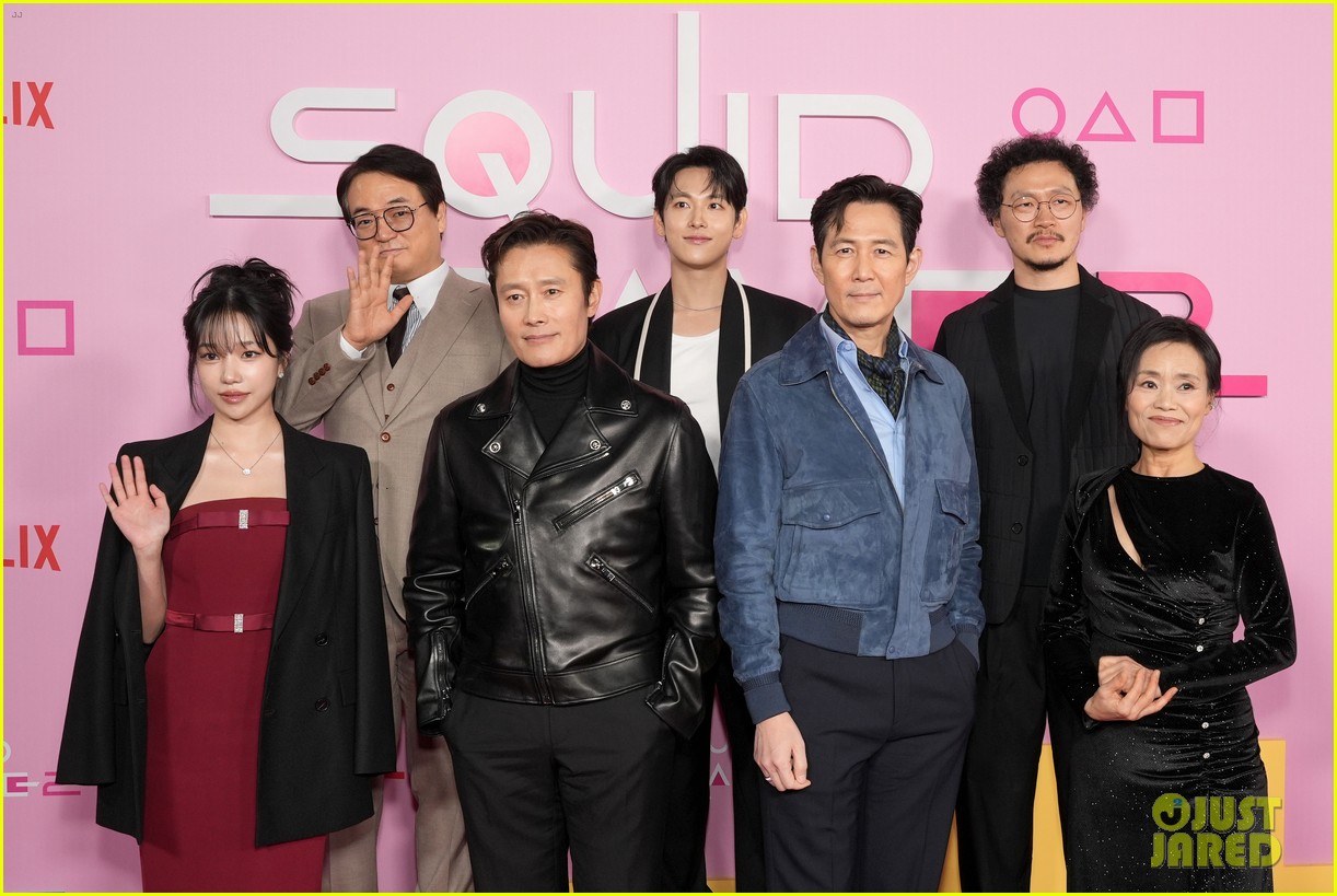 Lee Jung-jae Snaps Group Selfie With 'Squid Game' Co-Stars at Season 2 LA Premiere, Teases 'Many ...