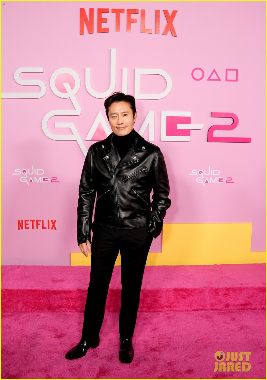 Lee Jung-jae Snaps Group Selfie With 'Squid Game' Co-Stars at Season 2 LA Premiere, Teases 'Many ...