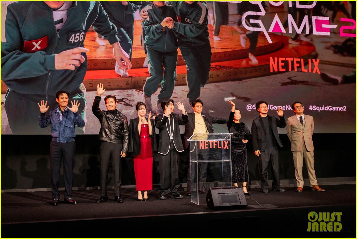 Lee Jung-jae Snaps Group Selfie With 'Squid Game' Co-Stars at Season 2 LA Premiere, Teases 'Many ...