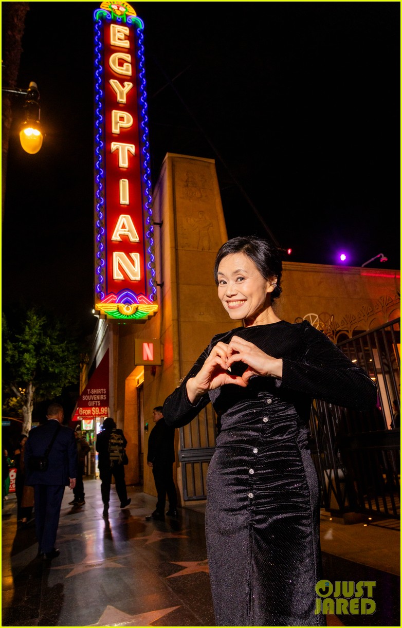 Lee Jung-jae Snaps Group Selfie With 'Squid Game' Co-Stars at Season 2 LA Premiere, Teases 'Many ...