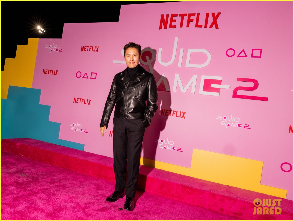 Lee Jung-jae Snaps Group Selfie With 'Squid Game' Co-Stars at Season 2 LA Premiere, Teases 'Many ...