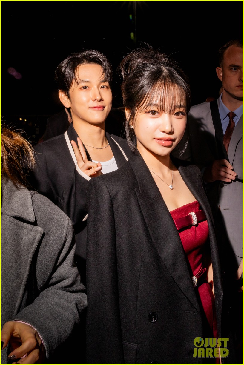 Lee Jung-jae Snaps Group Selfie With 'Squid Game' Co-Stars at Season 2 LA Premiere, Teases 'Many ...