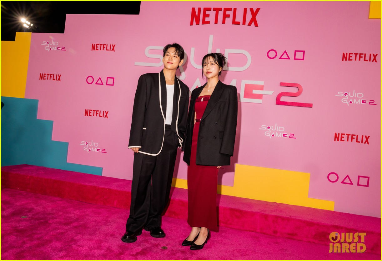 Lee Jung-jae Snaps Group Selfie With 'Squid Game' Co-Stars at Season 2 LA Premiere, Teases 'Many ...