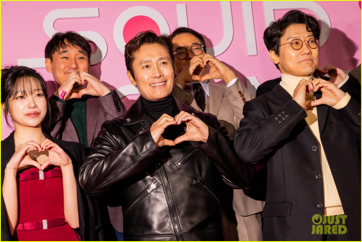 Lee Jung-jae Snaps Group Selfie With 'Squid Game' Co-Stars at Season 2 LA Premiere, Teases 'Many ...