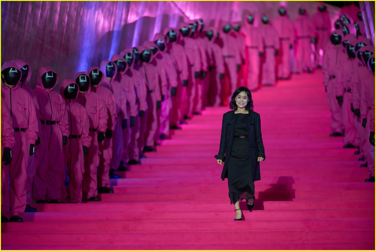 Lee Jung-jae, Lee Byung-hun & More Walk Down Pink Steps at 'Squid Game' Season 2 Premiere: Photo ...