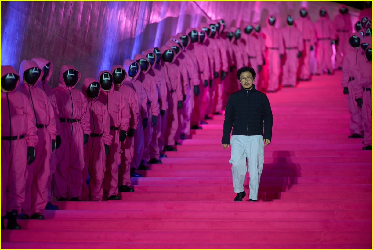 Lee Jung-jae, Lee Byung-hun & More Walk Down Pink Steps at 'Squid Game' Season 2 Premiere: Photo ...
