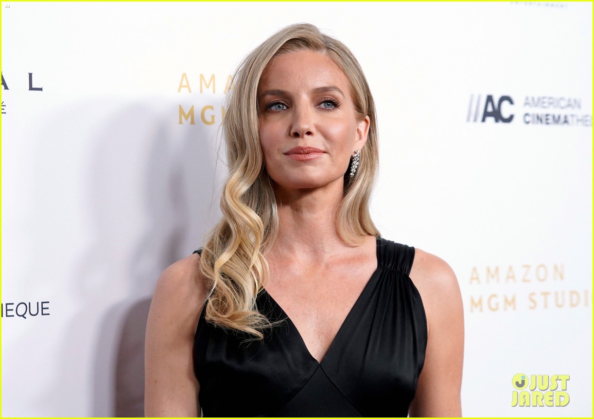 Sebastian Stan & Annabelle Wallis Make Rare Appearance Together While ...