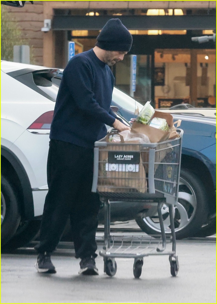 Sebastian Stan & Annabelle Wallis Spotted Shopping for Groceries on ...