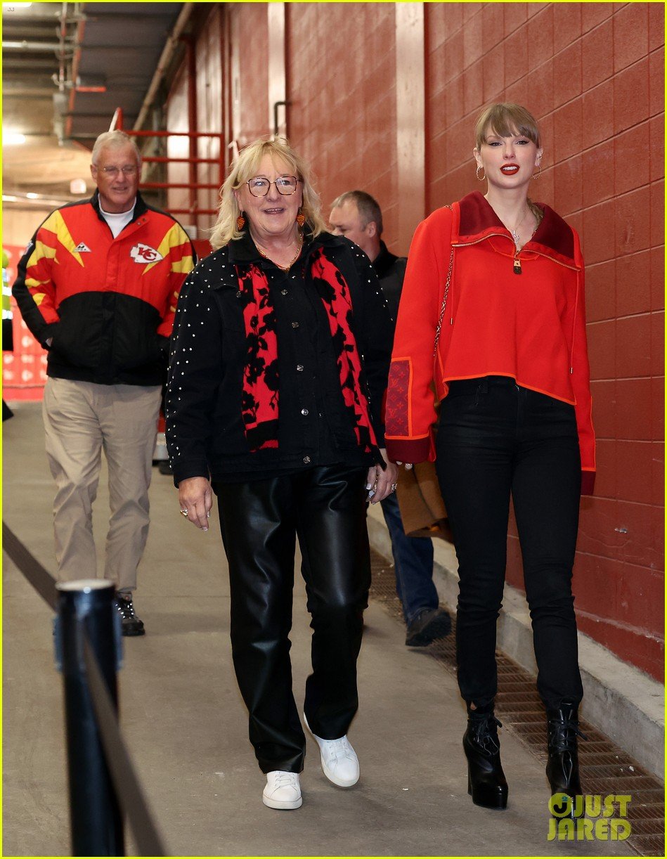 Get Taylor Swift's Skinny Jeans from Latest Chiefs Game With a Discount ...