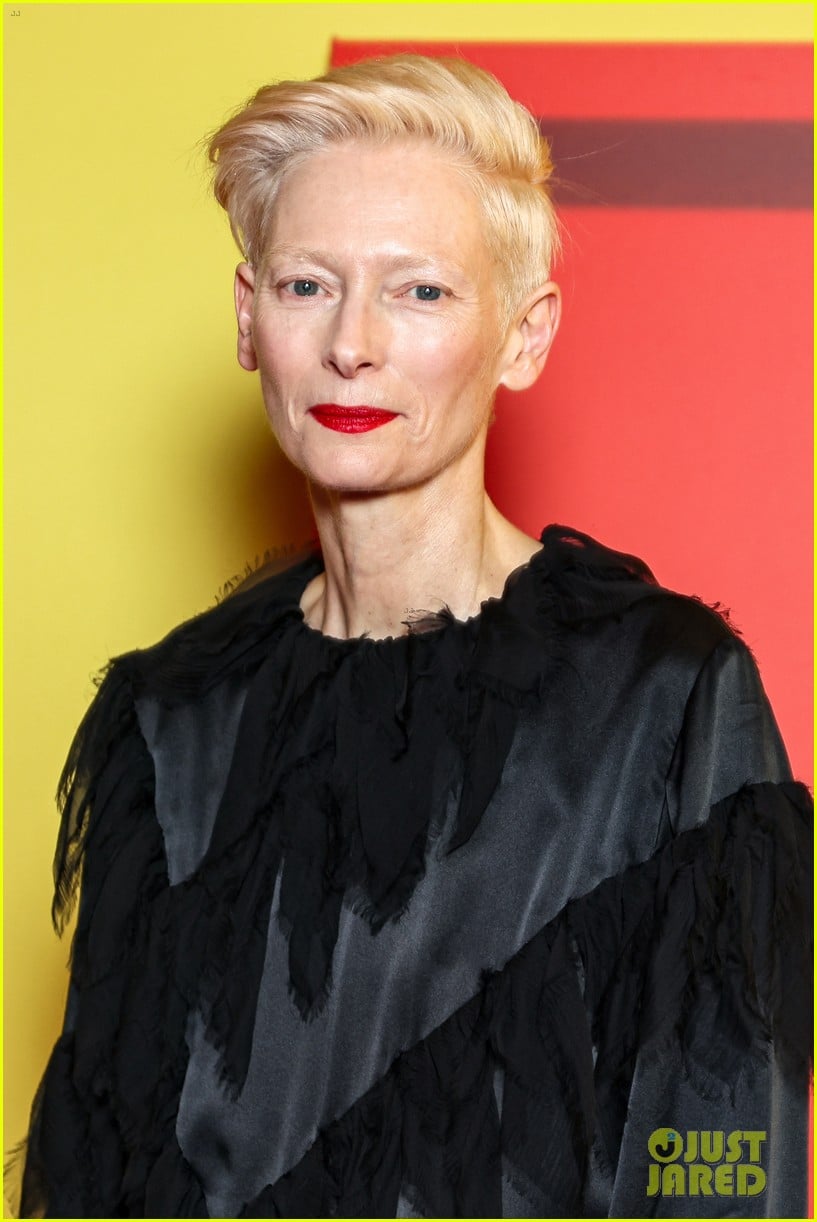 Tilda Swinton & Julianne Moore Hold Hands at 'The Room Next Door ...