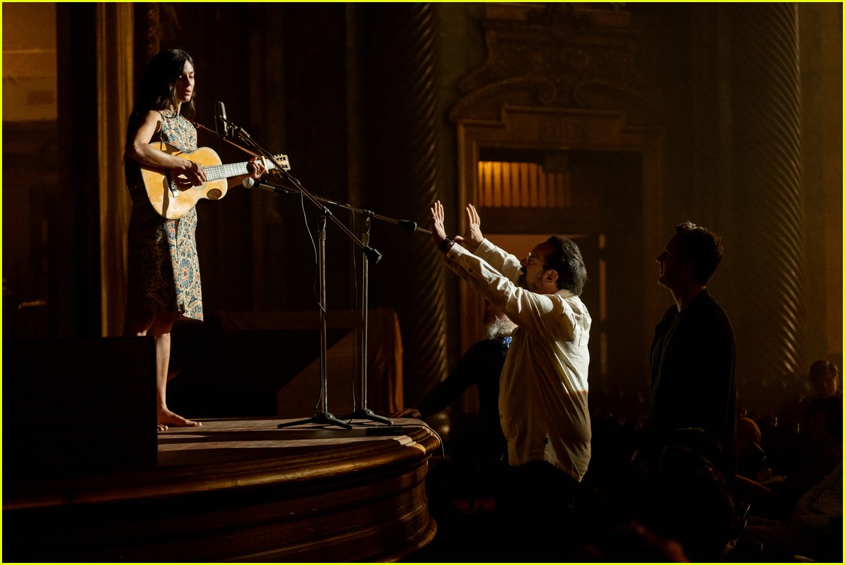 Yes, Those Are Timothee Chalamet's Real Fingernails in 'A Complete ...