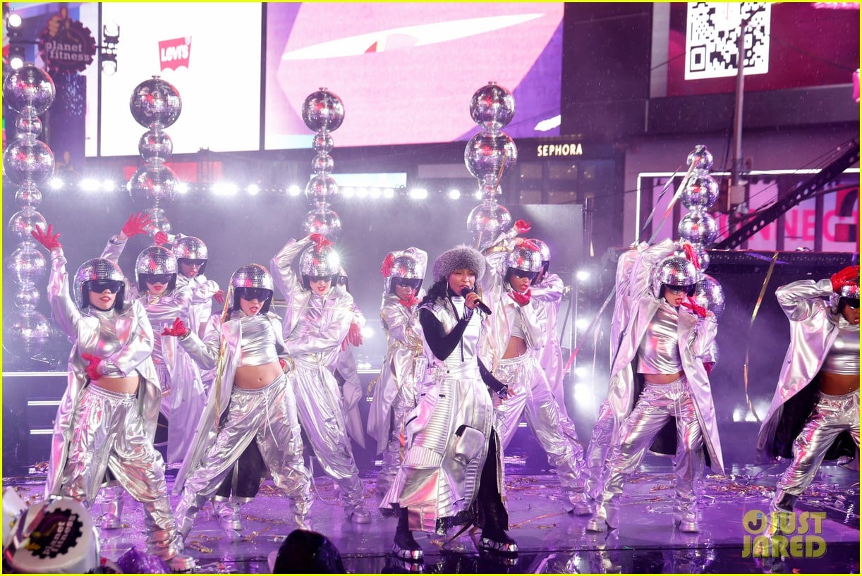 TLC Close Out 2024 With Performance of Their Greatest Hits On 'New Year ...