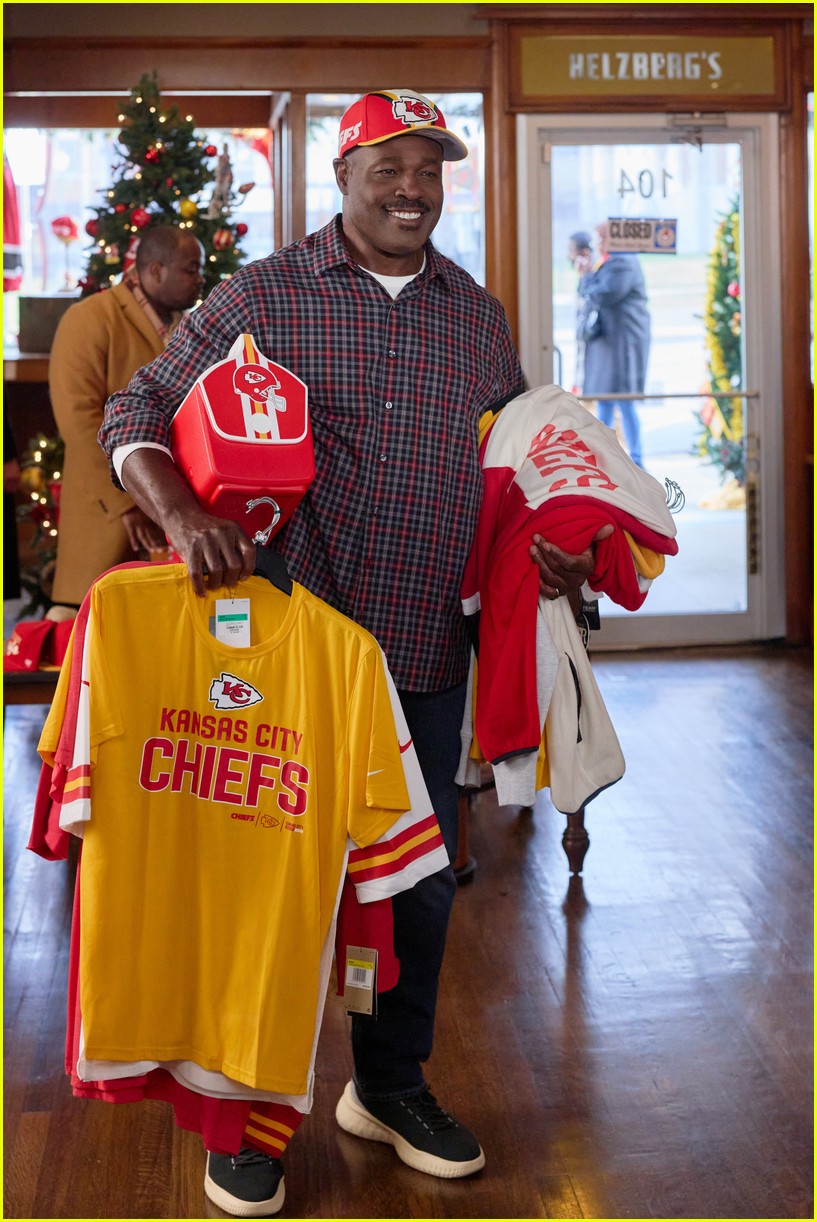 Hallmark Channel's 'Holiday Touchdown' Becomes Most-Watched Cable Movie ...