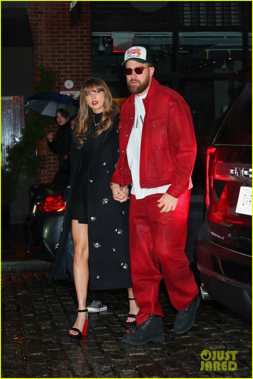 Travis Kelce Goes Red For Rainy Date Night With Taylor Swift In New ...