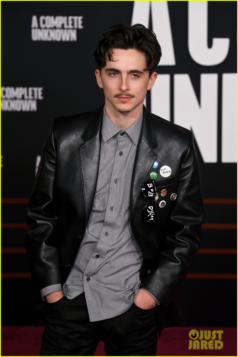 Timothee Chalamet Wears Bob Dylan Pins to 'A Complete Unknown' Premiere With Elle Fanning & More ...