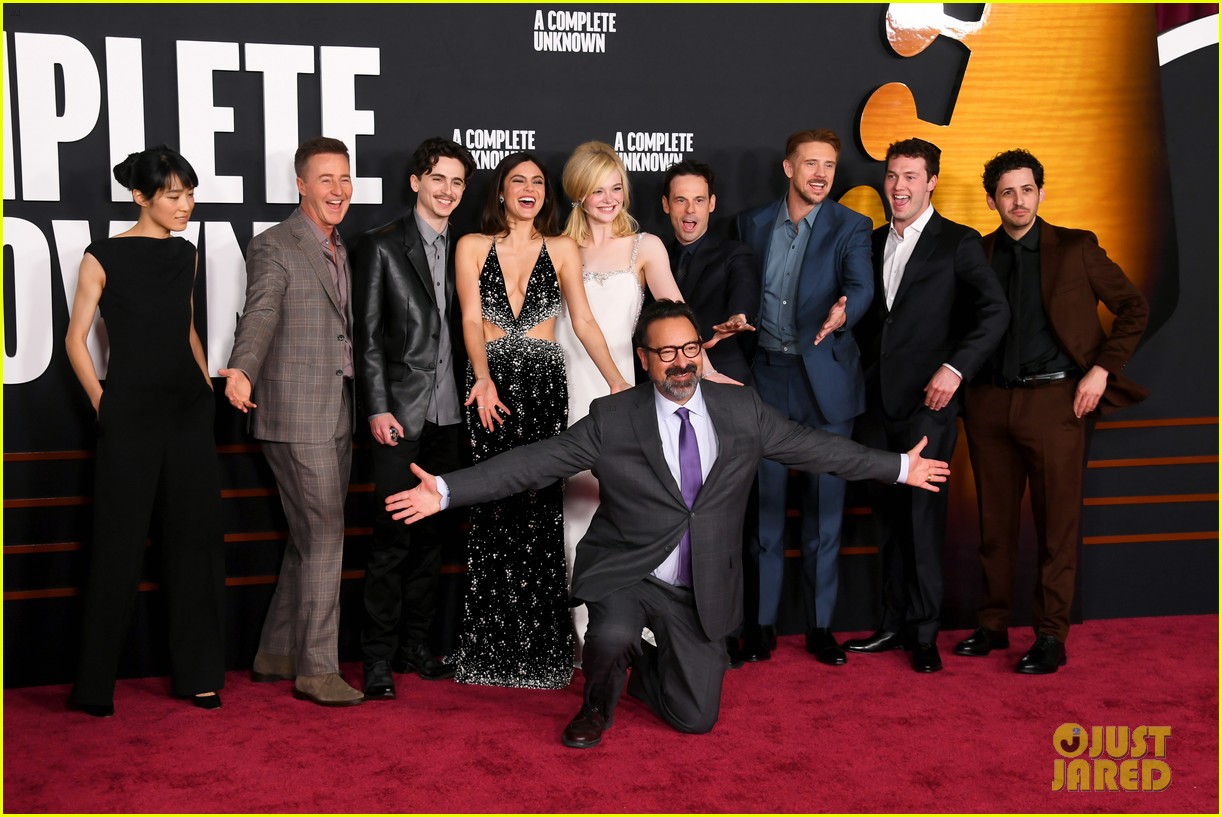 Timothee Chalamet Wears Bob Dylan Pins to 'A Complete Unknown' Premiere ...