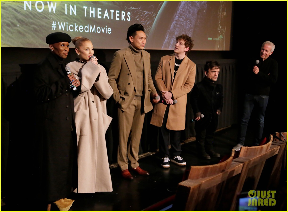 Photo: wicked cast nyc screening blake lively ryan reynolds 09 | Photo 5103340 | Just Jared ...