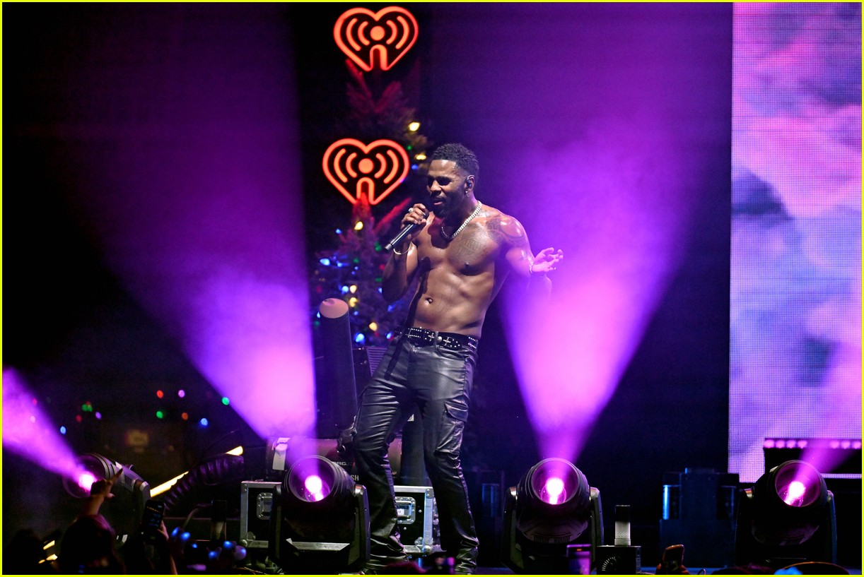 Wonho, Jason Derulo, & Benson Boone All Go Shirtless While Performing ...