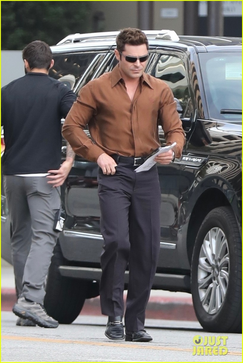Zac Efron Films Solo Scenes For His New Movie 'Famous,' Which He Plays Dual Roles In: Photo ...