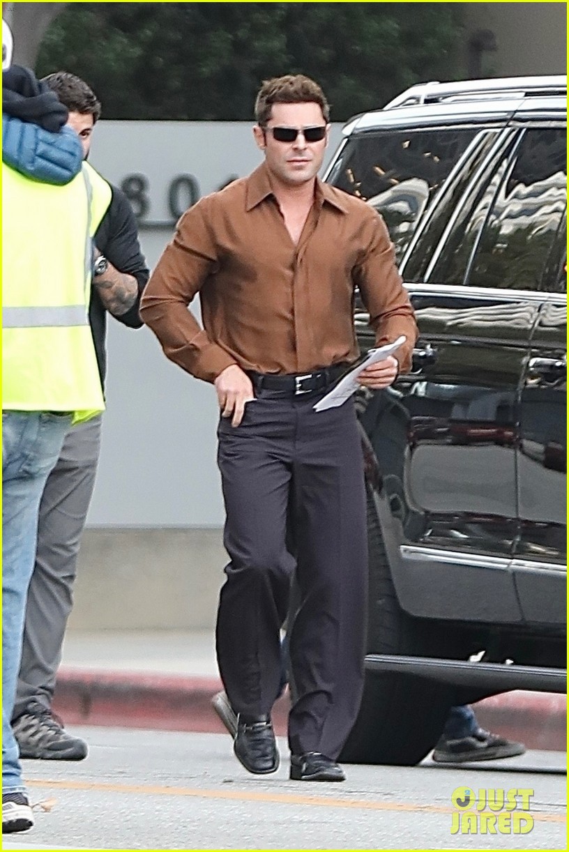 Zac Efron Films Solo Scenes For His New Movie 'Famous,' Which He Plays Dual Roles In: Photo ...