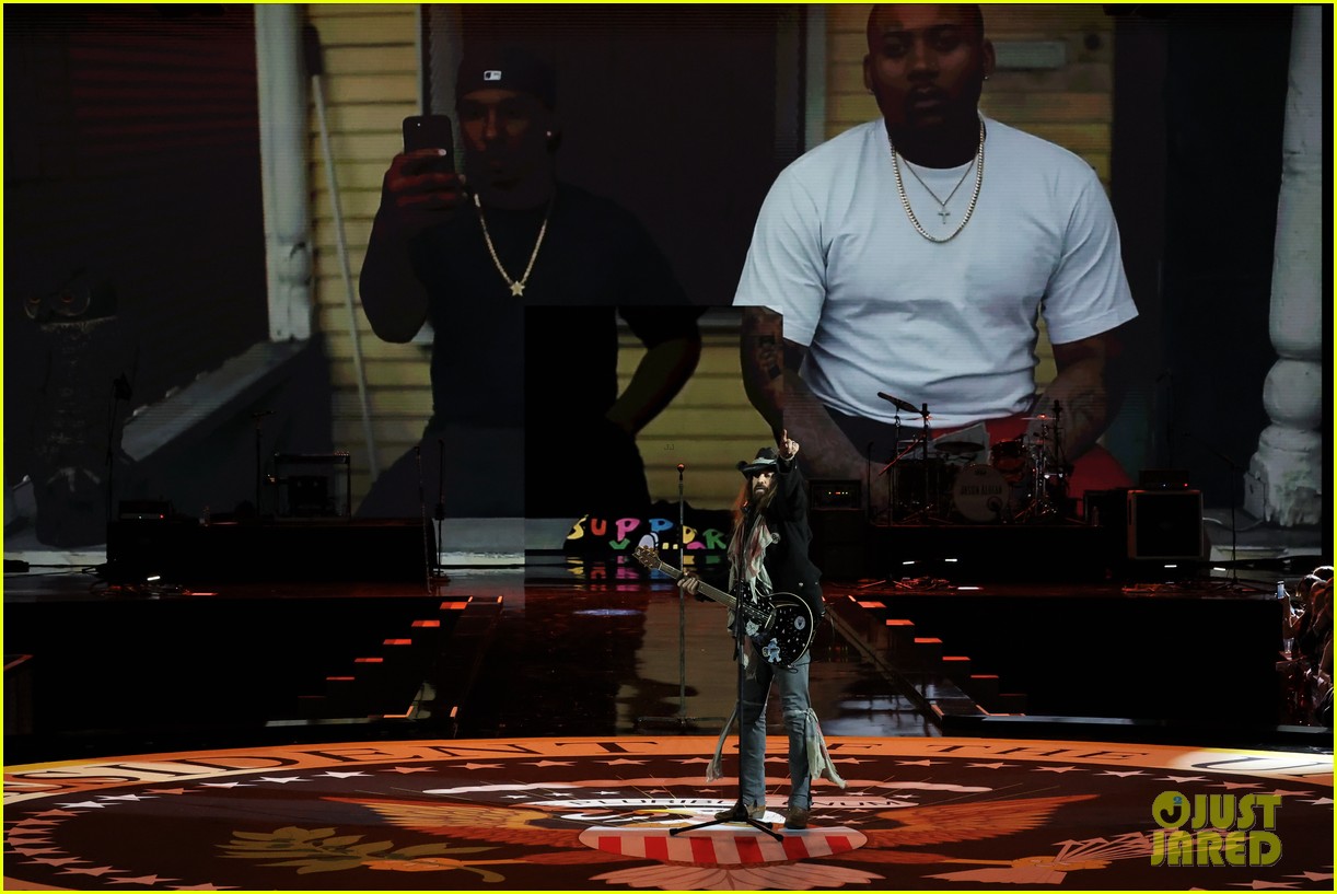 Billy Ray Cyrus Slammed on Social Media for Baffling Inaugural Ball ...