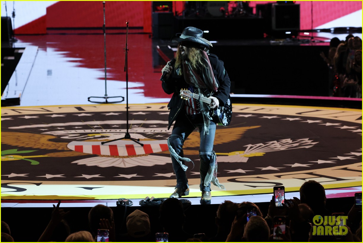 Billy Ray Cyrus Slammed on Social Media for Baffling Inaugural Ball ...