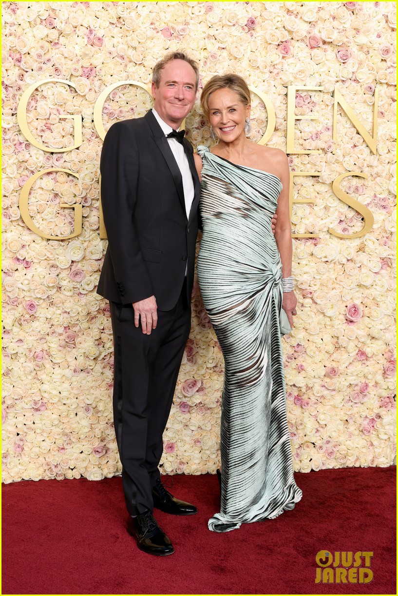 Rachel Brosnahan, Kaley Cuoco, & Sarah Paulson Step Out in Style for ...