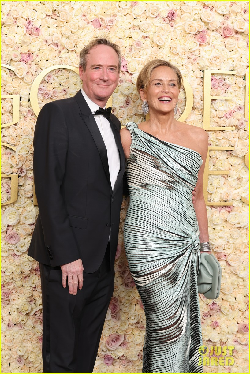 Rachel Brosnahan, Kaley Cuoco, & Sarah Paulson Step Out in Style for ...