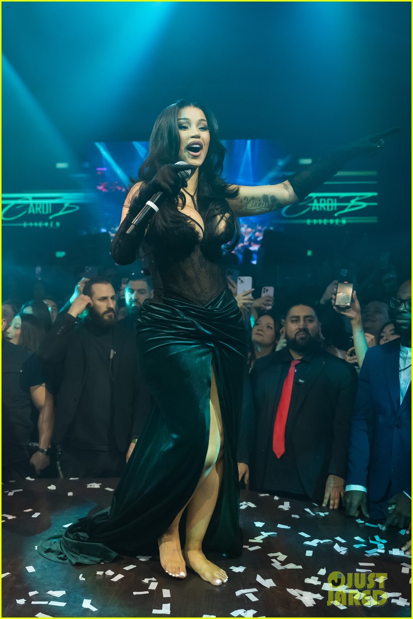 Cardi B Performs in Miami on New Year's Eve!: Photo 5111669 | Photos ...