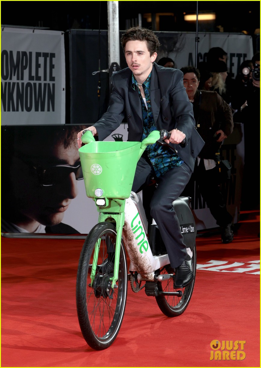 Timothee Chalamet Rides a Lime Bicycle to 'A Complete Unknown' UK Premiere: Photo 5114588 ...