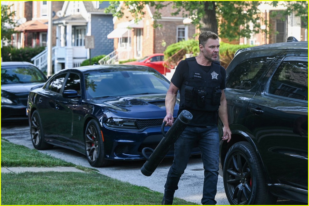 Chicago PD's Patrick John Flueger Reveals When Ruzek & Burgess' Wedding ...