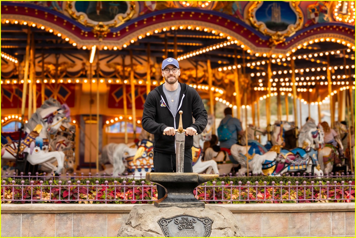 Chris Evans Celebrates the Holidays at Disney World, Show Off His ...
