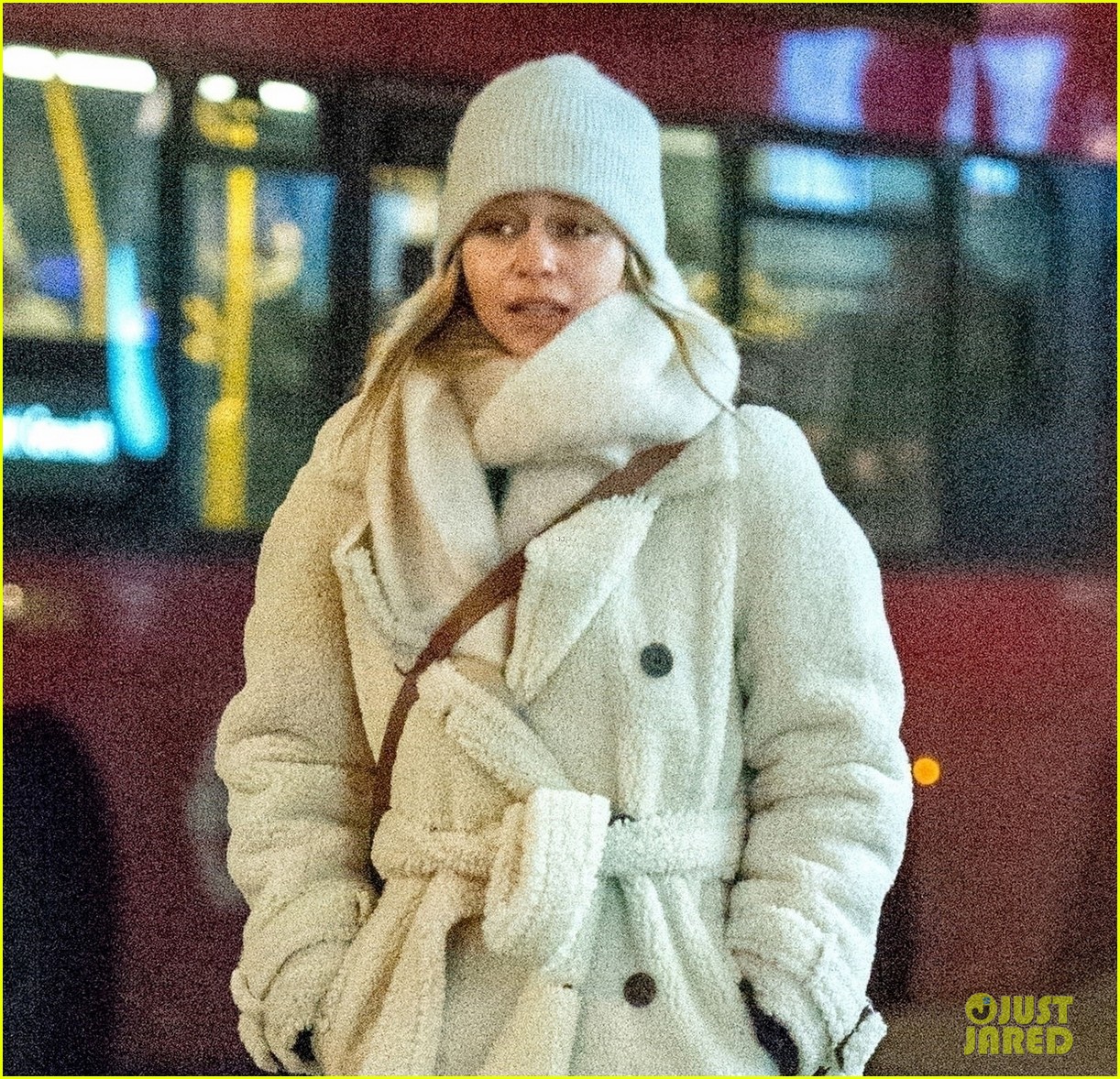 Emilia Clarke Bundles Up for Chilly Night Out in London: Photo 5114026 | Emilia Clarke Photos ...